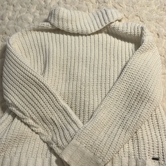 Hollister | Sweaters | Hollister White Cable Knit Turtleneck Sweater ...